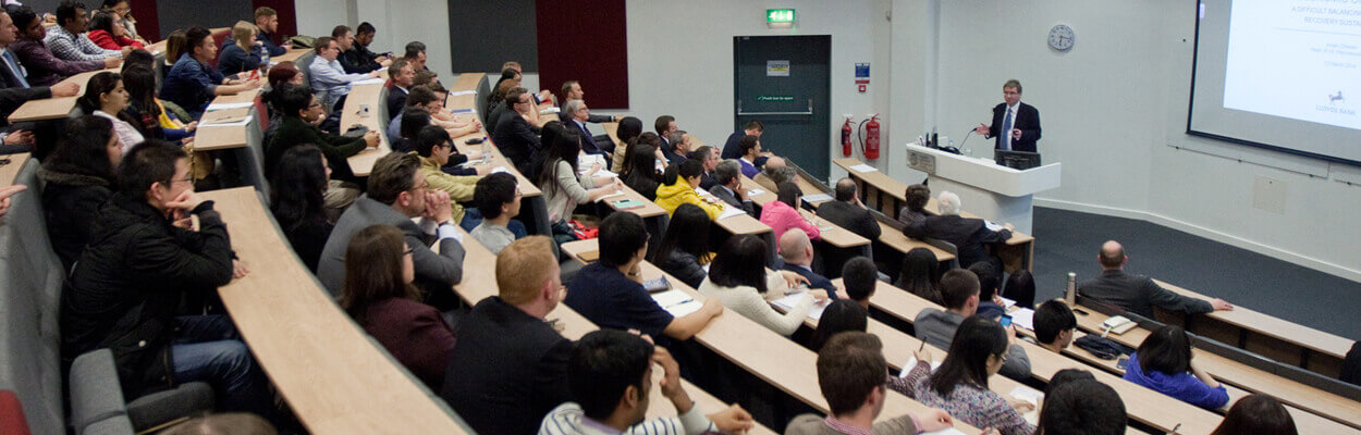 Lectures | Difference between Lectures, Seminars & more | Uni Compare